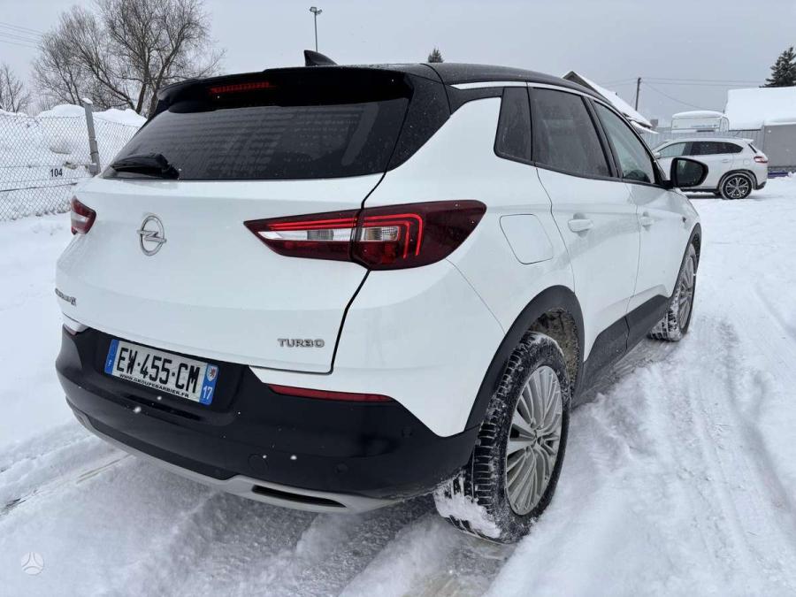 White Opel Grandland X 2018 in Taurage, with an engine capacity of 1.20 L and mileage of 95 thousand km for 9700 €, photo 5 on AUTOMOTO.COM.LV