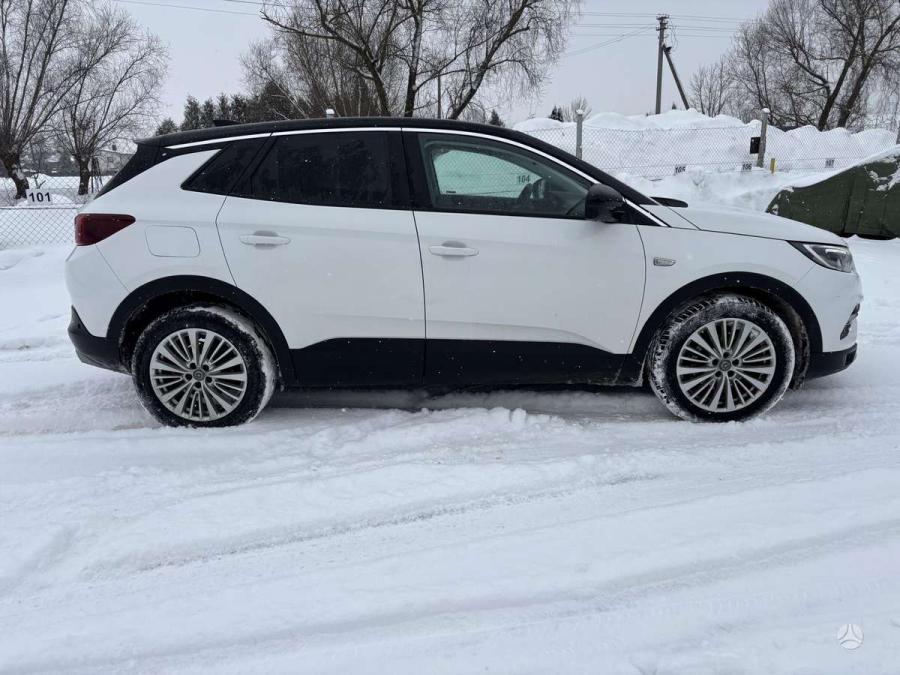 White Opel Grandland X 2018 in Taurage, with an engine capacity of 1.20 L and mileage of 95 thousand km for 9700 €, photo 6 on AUTOMOTO.COM.LV