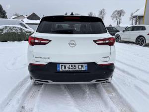 White Opel Grandland X 2018 in Taurage, with an engine capacity of 1.20 L and mileage of 95 thousand km for 9700 €, photo 8 on AUTOMOTO.COM.LV