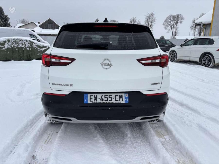 White Opel Grandland X 2018 in Taurage, with an engine capacity of 1.20 L and mileage of 95 thousand km for 9700 €, photo 8 on AUTOMOTO.COM.LV