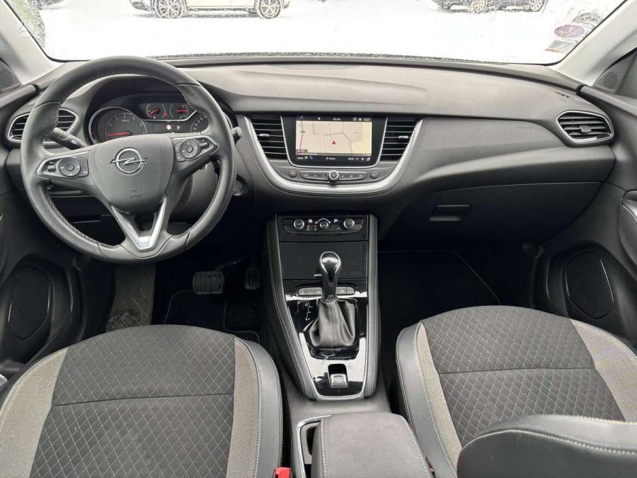 White Opel Grandland X 2018 in Taurage, with an engine capacity of 1.20 L and mileage of 95 thousand km for 9700 €, photo 15 on AUTOMOTO.COM.LV