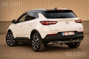 White Opel Grandland X 2018 in Tukums, with an engine capacity of 1.50 L and mileage of 188 thousand km for 10500 €, photo 4 on AUTOMOTO.COM.LV