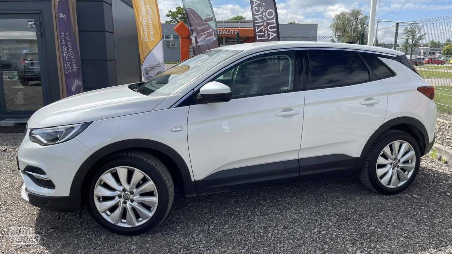White Opel Grandland X 2018 in Marijampole, with an engine capacity of 1.60 L and mileage of 180 thousand km for 11690 €, photo 7 on AUTOMOTO.COM.LV