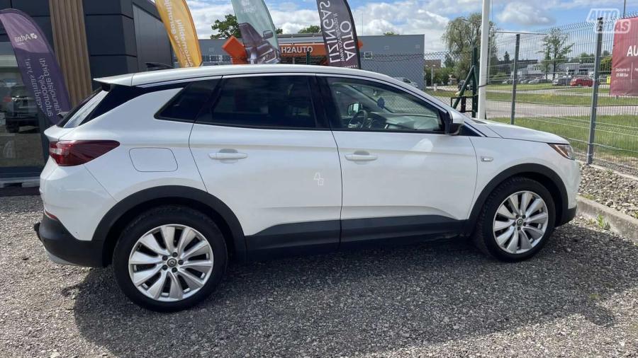 White Opel Grandland X 2018 in Marijampole, with an engine capacity of 1.60 L and mileage of 180 thousand km for 11690 €, photo 8 on AUTOMOTO.COM.LV