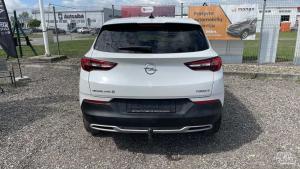 White Opel Grandland X 2018 in Marijampole, with an engine capacity of 1.60 L and mileage of 180 thousand km for 11690 €, photo 10 on AUTOMOTO.COM.LV