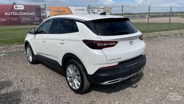 White Opel Grandland X 2018 in Marijampole, with an engine capacity of 1.60 L and mileage of 180 thousand km for 11690 €, photo 10 on AUTOMOTO.COM.LV