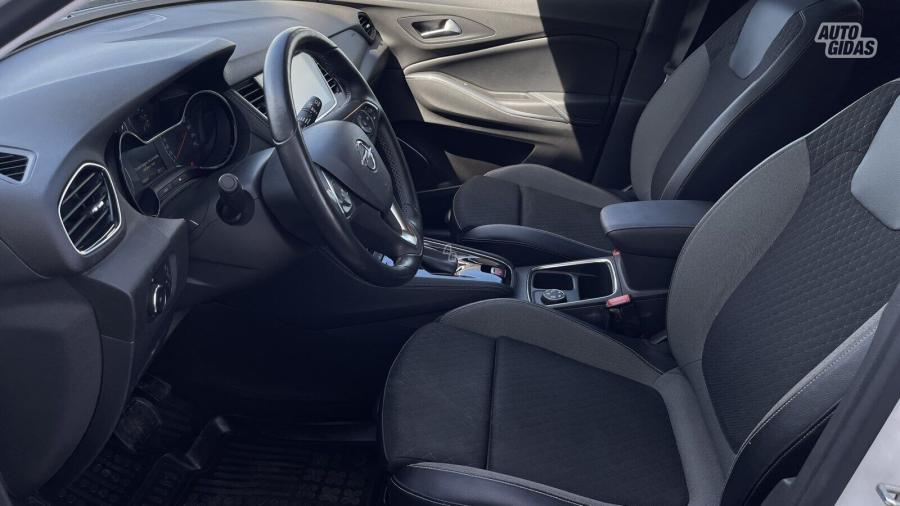 White Opel Grandland X 2018 in Marijampole, with an engine capacity of 1.60 L and mileage of 180 thousand km for 11690 €, photo 16 on AUTOMOTO.COM.LV