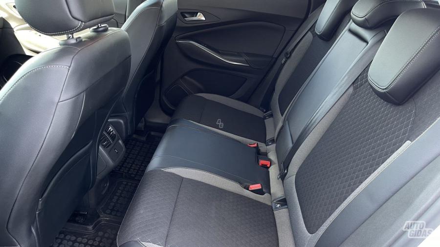 White Opel Grandland X 2018 in Marijampole, with an engine capacity of 1.60 L and mileage of 180 thousand km for 11690 €, photo 24 on AUTOMOTO.COM.LV