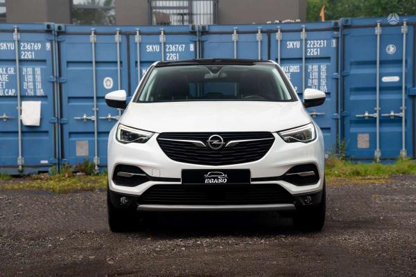 Белый Опель Grandland X 2018 в Вильнюс, объемом двигателя 1.20 л и пробегом 190 тыс. км за 9900 €, фото 1 на AUTOMOTO.COM.LV