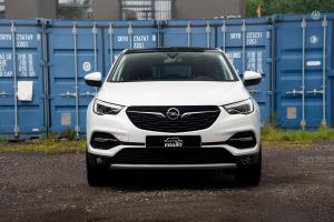 White Opel Grandland X 2018 in Vilnius, with an engine capacity of 1.20 L and mileage of 190 thousand km for 9900 €, photo  on AUTOMOTO.COM.LV
