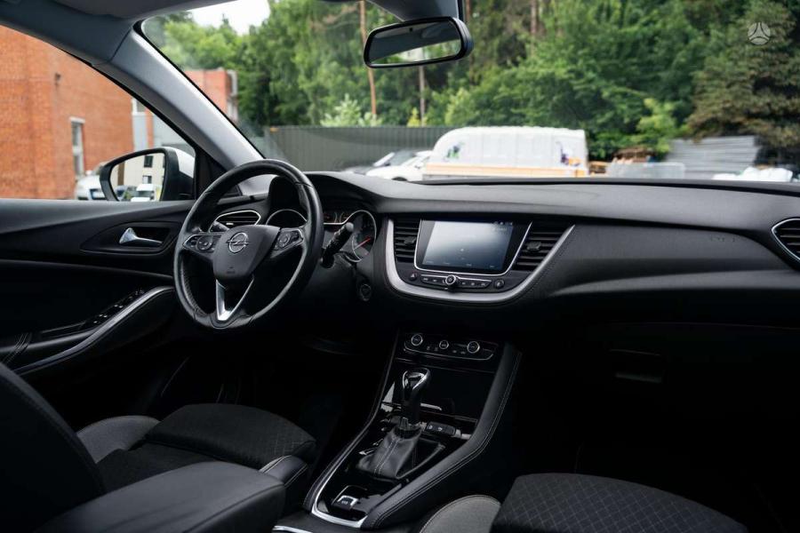 Balts Opel Grandland X 2018 Viļņa, ar dzinēja tilpumu 1.20 L un nobraukumu 190 tūkst. km par 9900 €, foto 16 vietnē AUTOMOTO.COM.LV