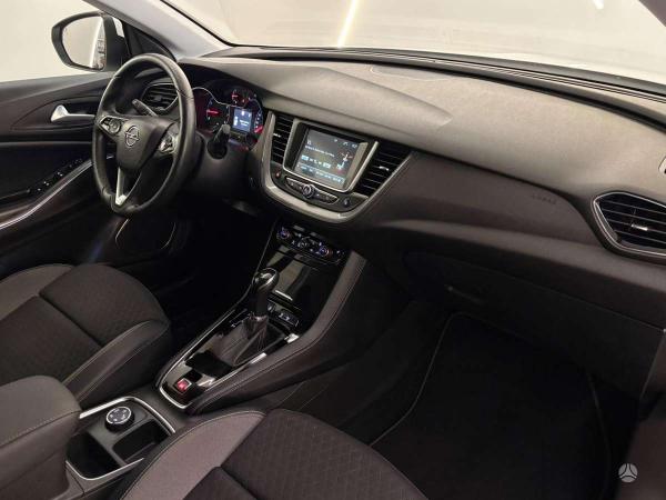 Balts Opel Grandland X 2018 Marijampole, ar dzinēja tilpumu 1.20 L un nobraukumu 123 tūkst. km par 10750 €, foto 8 vietnē AUTOMOTO.COM.LV