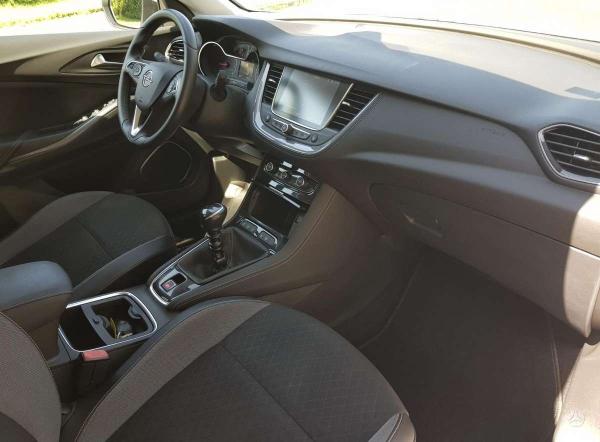 Balts Opel Grandland X 2018 Šauļi, ar dzinēja tilpumu 1.20 L un nobraukumu 89 tūkst. km par 8900 €, foto 9 vietnē AUTOMOTO.COM.LV