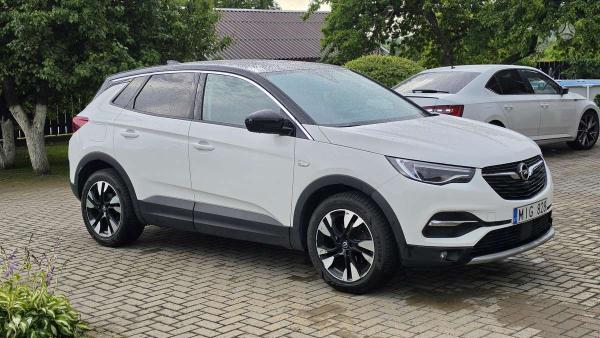 White Opel Grandland X 2018 in Trakai, with an engine capacity of 1.56 L and mileage of 199 thousand km for 11600 €, photo 4 on AUTOMOTO.COM.LV