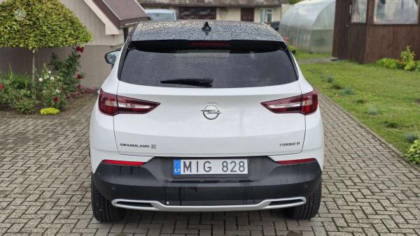 White Opel Grandland X 2018 in Trakai, with an engine capacity of 1.56 L and mileage of 199 thousand km for 11600 €, photo 7 on AUTOMOTO.COM.LV