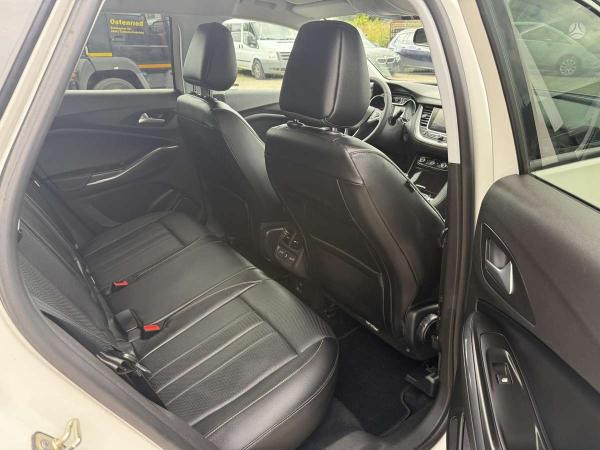Balts Opel Grandland X 2018 Alīta, ar dzinēja tilpumu 1.20 L un nobraukumu 121 tūkst. km par 8450 €, foto 9 vietnē AUTOMOTO.COM.LV