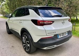 White Opel Grandland X 2018 in Taurage, with an engine capacity of 2.00 L and mileage of 258 thousand km for 11800 €, photo 3 on AUTOMOTO.COM.LV