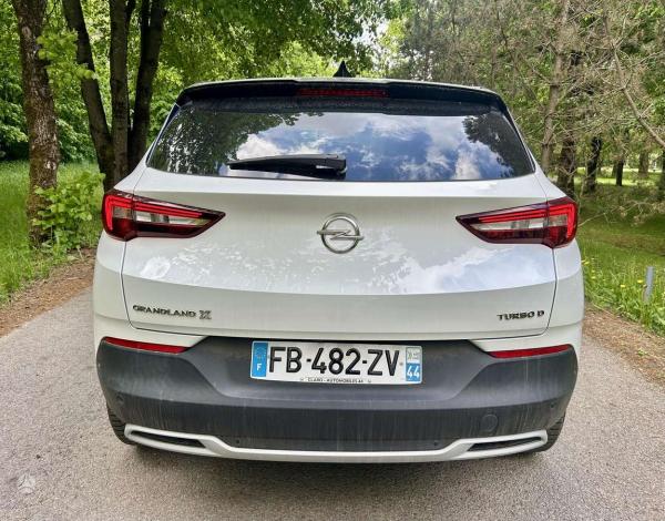 Белый Опель Grandland X 2018 в Таураге, объемом двигателя 2.00 л и пробегом 258 тыс. км за 11800 €, фото 3 на AUTOMOTO.COM.LV