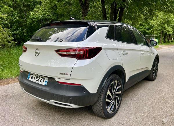 Белый Опель Grandland X 2018 в Таураге, объемом двигателя 2.00 л и пробегом 258 тыс. км за 11800 €, фото 4 на AUTOMOTO.COM.LV