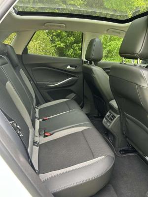 White Opel Grandland X 2018 in Taurage, with an engine capacity of 2.00 L and mileage of 258 thousand km for 11800 €, photo 9 on AUTOMOTO.COM.LV