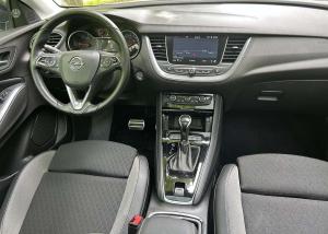 White Opel Grandland X 2018 in Taurage, with an engine capacity of 2.00 L and mileage of 258 thousand km for 11800 €, photo 10 on AUTOMOTO.COM.LV