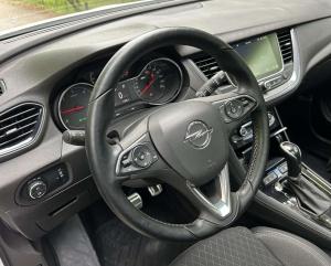 White Opel Grandland X 2018 in Taurage, with an engine capacity of 2.00 L and mileage of 258 thousand km for 11800 €, photo 11 on AUTOMOTO.COM.LV