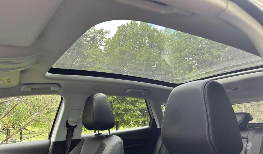 White Opel Grandland X 2018 in Taurage, with an engine capacity of 2.00 L and mileage of 258 thousand km for 11800 €, photo 12 on AUTOMOTO.COM.LV