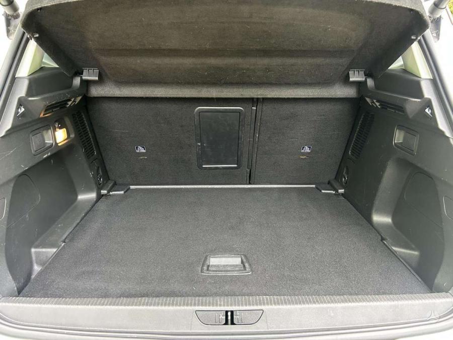White Opel Grandland X 2018 in Taurage, with an engine capacity of 2.00 L and mileage of 258 thousand km for 11800 €, photo 21 on AUTOMOTO.COM.LV