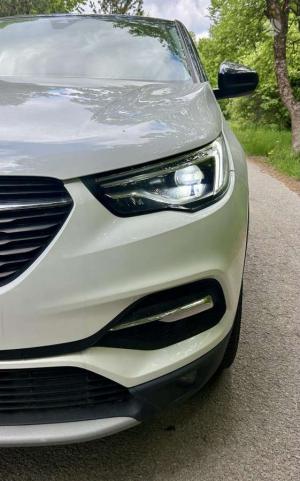 White Opel Grandland X 2018 in Taurage, with an engine capacity of 2.00 L and mileage of 258 thousand km for 11800 €, photo 24 on AUTOMOTO.COM.LV