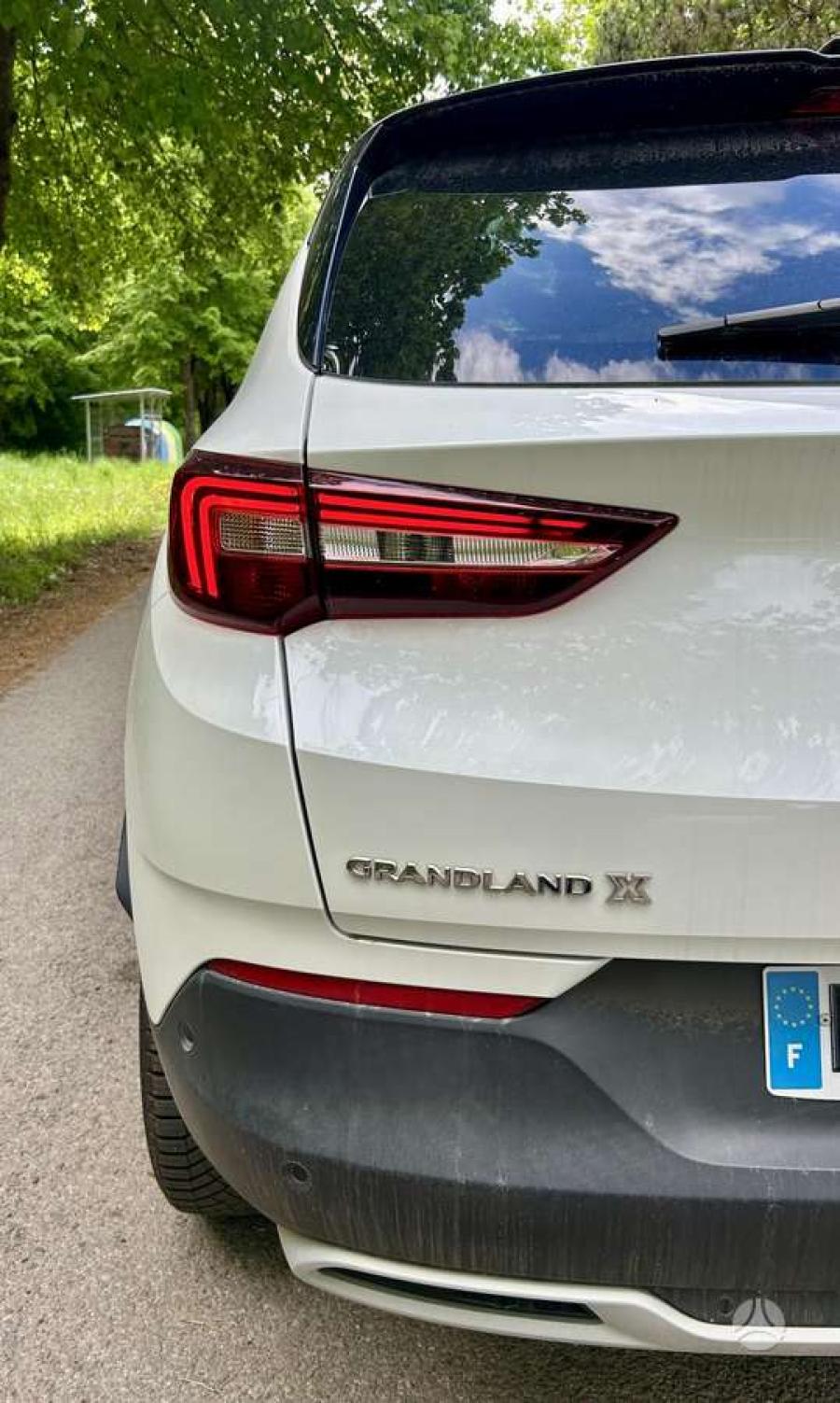 White Opel Grandland X 2018 in Taurage, with an engine capacity of 2.00 L and mileage of 258 thousand km for 11800 €, photo 25 on AUTOMOTO.COM.LV