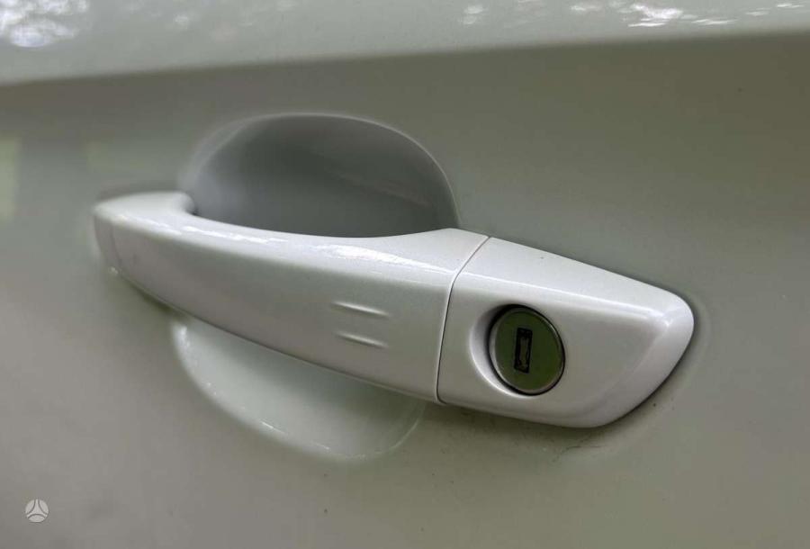 White Opel Grandland X 2018 in Taurage, with an engine capacity of 2.00 L and mileage of 258 thousand km for 11800 €, photo 28 on AUTOMOTO.COM.LV