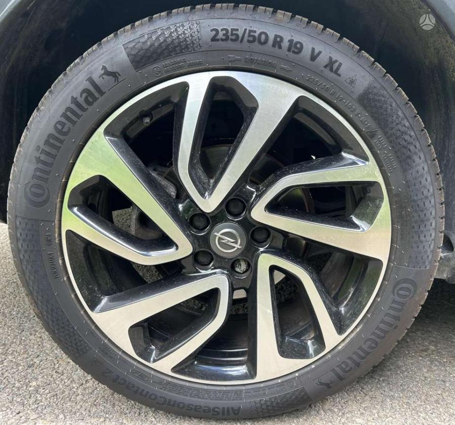 White Opel Grandland X 2018 in Taurage, with an engine capacity of 2.00 L and mileage of 258 thousand km for 11800 €, photo 30 on AUTOMOTO.COM.LV