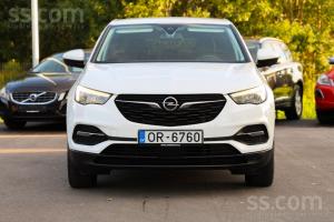 White Opel Grandland X 2018 in Jelgava, with an engine capacity of 1.50 L and mileage of 0 thousand km for 10850 €, photo 3 on AUTOMOTO.COM.LV