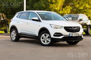 White Opel Grandland X 2018 in Jelgava, with an engine capacity of 1.50 L and mileage of 0 thousand km for 10850 €, photo 4 on AUTOMOTO.COM.LV