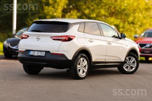 White Opel Grandland X 2018 in Jelgava, with an engine capacity of 1.50 L and mileage of 0 thousand km for 10850 €, photo 5 on AUTOMOTO.COM.LV