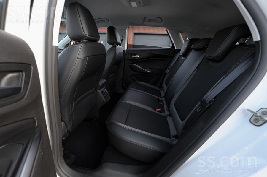 White Opel Grandland X 2018 in Jelgava, with an engine capacity of 1.50 L and mileage of 0 thousand km for 10850 €, photo 11 on AUTOMOTO.COM.LV