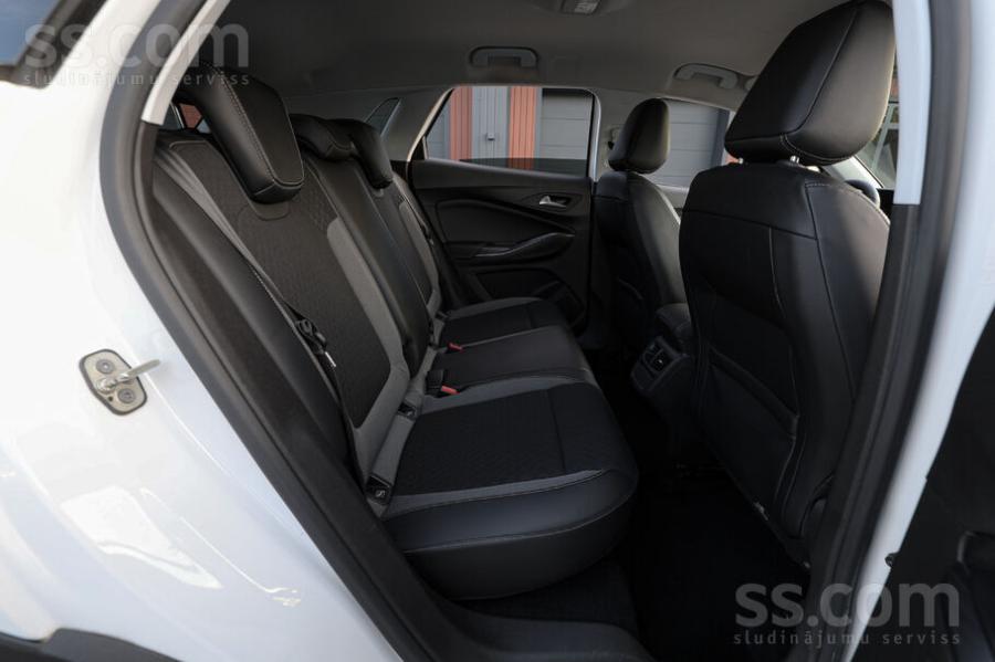 White Opel Grandland X 2018 in Jelgava, with an engine capacity of 1.50 L and mileage of 0 thousand km for 10850 €, photo 12 on AUTOMOTO.COM.LV