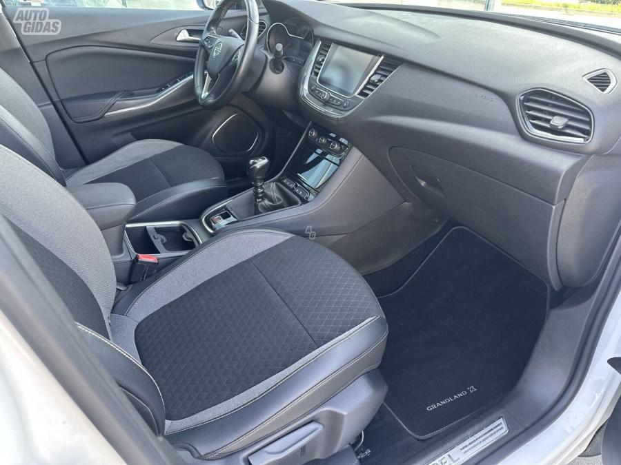 Balts Opel Grandland X 2018 Klaipėda, ar dzinēja tilpumu 1.20 L un nobraukumu 138 tūkst. km par 11900 €, foto 25 vietnē AUTOMOTO.COM.LV