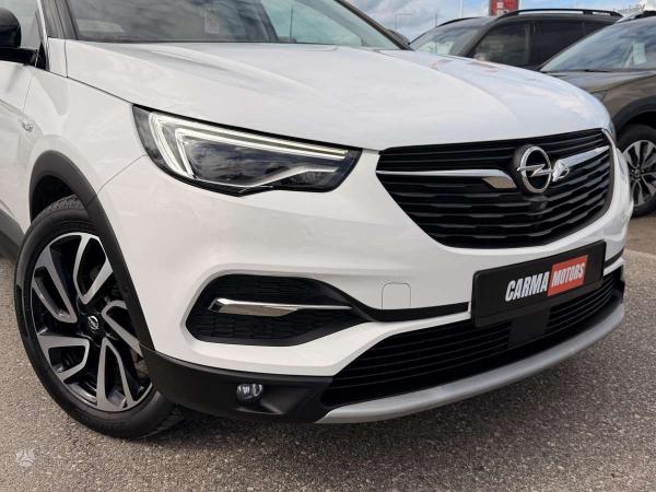 White Opel Grandland X 2019 in Vilnius, with an engine capacity of 2.00 L and mileage of 209 thousand km for 12990 €, photo 5 on AUTOMOTO.COM.LV
