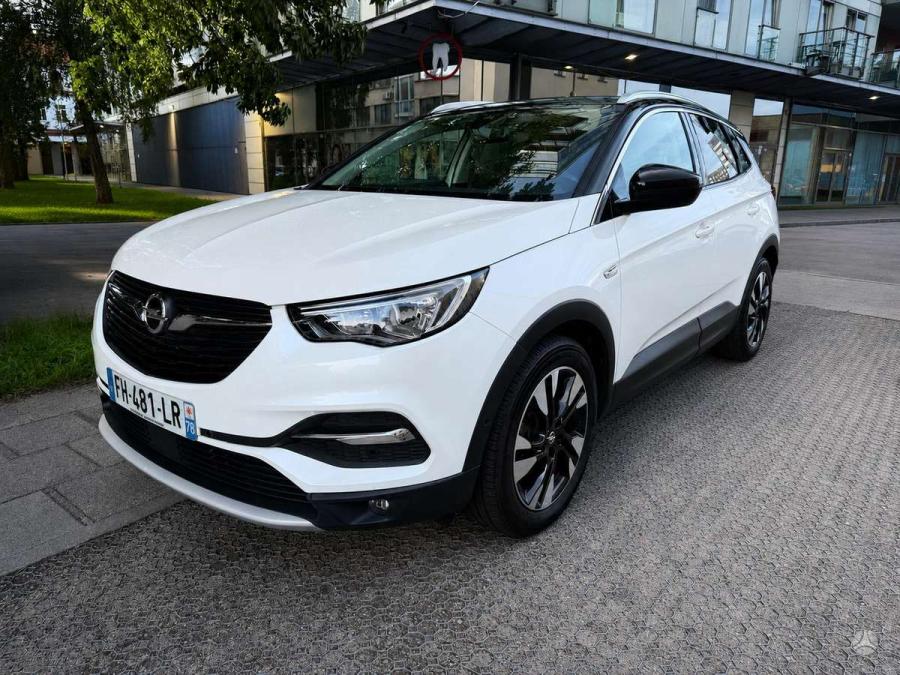 White Opel Grandland X 2019 in Vilnius, with an engine capacity of 1.20 L and mileage of 170 thousand km for 10000 €, photo 1 on AUTOMOTO.COM.LV