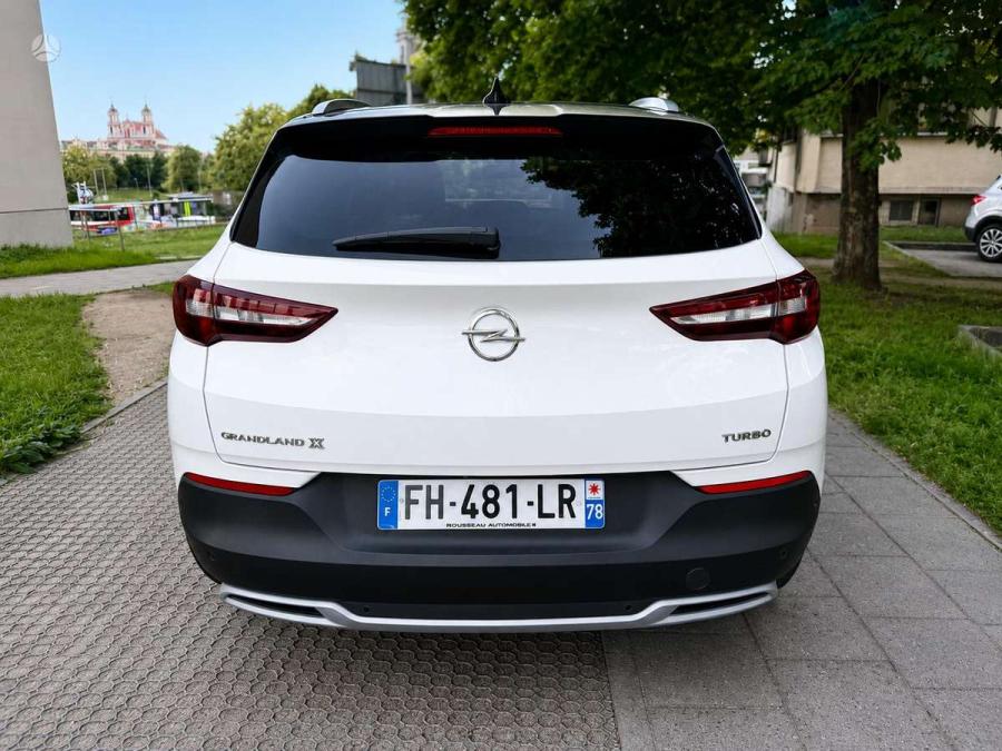 White Opel Grandland X 2019 in Vilnius, with an engine capacity of 1.20 L and mileage of 170 thousand km for 10000 €, photo 7 on AUTOMOTO.COM.LV