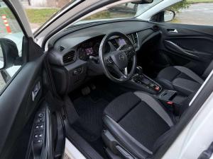 White Opel Grandland X 2019 in Vilnius, with an engine capacity of 1.20 L and mileage of 170 thousand km for 10000 €, photo 12 on AUTOMOTO.COM.LV