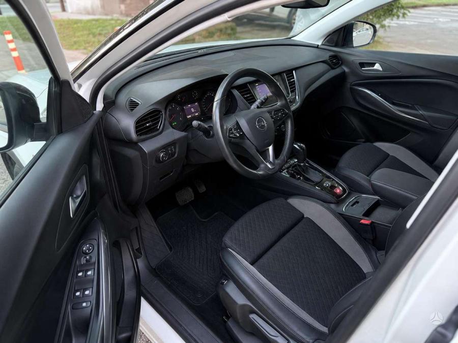 White Opel Grandland X 2019 in Vilnius, with an engine capacity of 1.20 L and mileage of 170 thousand km for 10000 €, photo 12 on AUTOMOTO.COM.LV