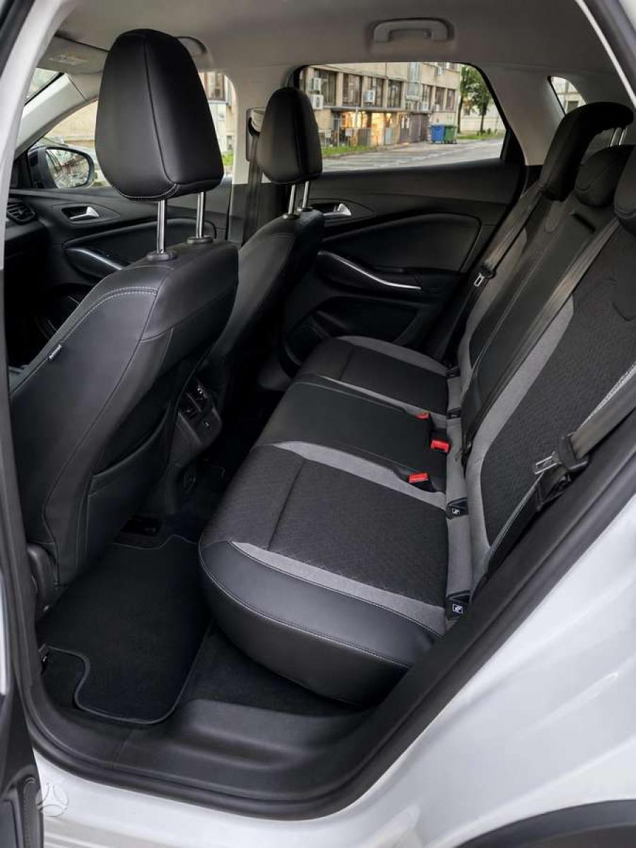 White Opel Grandland X 2019 in Vilnius, with an engine capacity of 1.20 L and mileage of 170 thousand km for 10000 €, photo 14 on AUTOMOTO.COM.LV