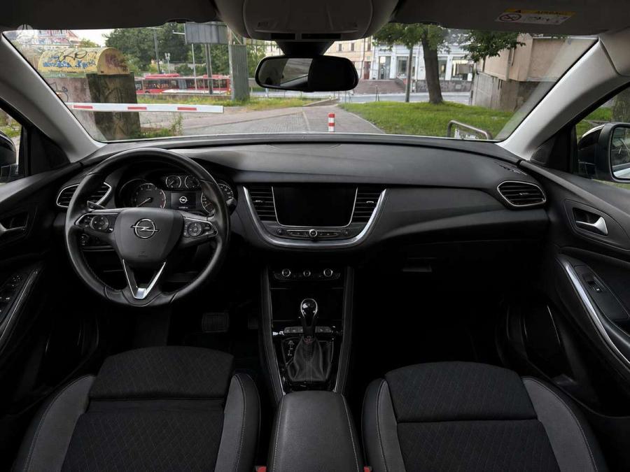 White Opel Grandland X 2019 in Vilnius, with an engine capacity of 1.20 L and mileage of 170 thousand km for 10000 €, photo 16 on AUTOMOTO.COM.LV