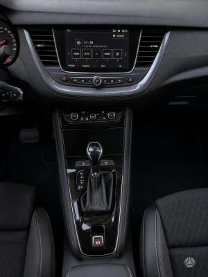 White Opel Grandland X 2019 in Vilnius, with an engine capacity of 1.20 L and mileage of 170 thousand km for 10000 €, photo 17 on AUTOMOTO.COM.LV