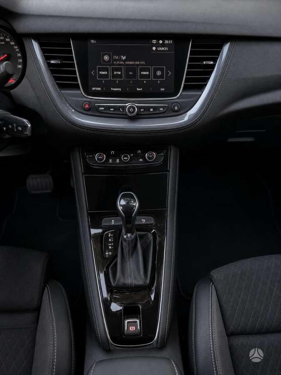 White Opel Grandland X 2019 in Vilnius, with an engine capacity of 1.20 L and mileage of 170 thousand km for 10000 €, photo 17 on AUTOMOTO.COM.LV