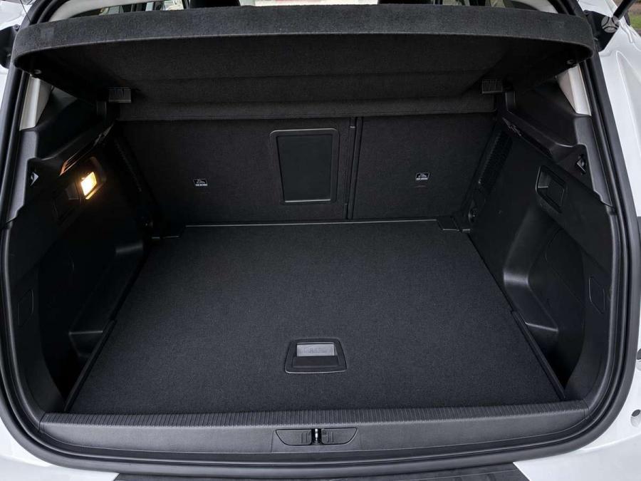 White Opel Grandland X 2019 in Vilnius, with an engine capacity of 1.20 L and mileage of 170 thousand km for 10000 €, photo 22 on AUTOMOTO.COM.LV