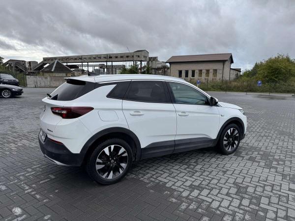 Опель Grandland X 2019 в Тельшяй на AUTOMOTO.COM.LV Белый Опель Grandland X 2019 в Тельшяй, объемом двигателя 1.50 л и пробегом 194 тыс. км за 10300 €, фото 9 на AUTOMOTO.COM.LV