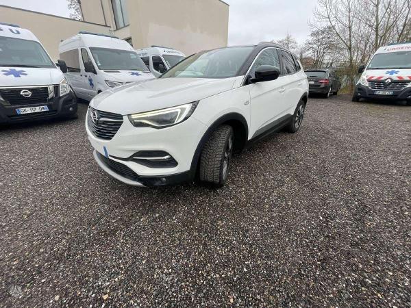 White Opel Grandland X 2020 in Taurage, with an engine capacity of 1.50 L and mileage of 306 thousand km for 9000 €, photo 2 on AUTOMOTO.COM.LV